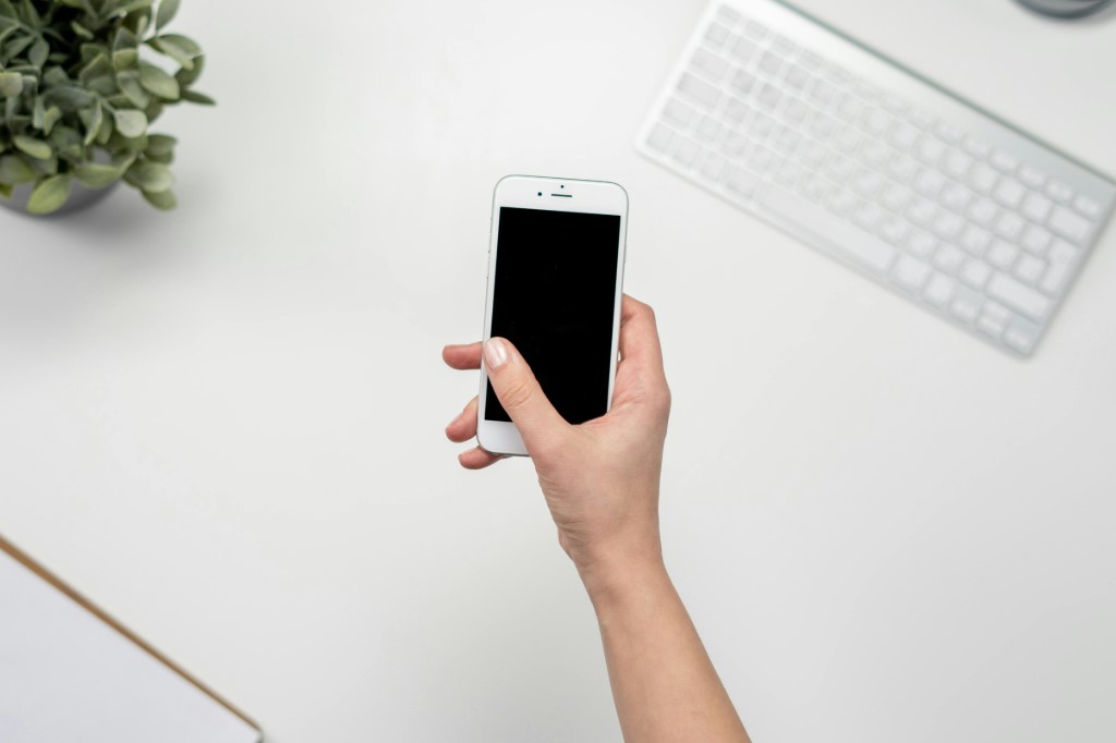 Tips Mengatasi Layar Hitam atau Black Screen Pada HP - Tekno, Gadget ...